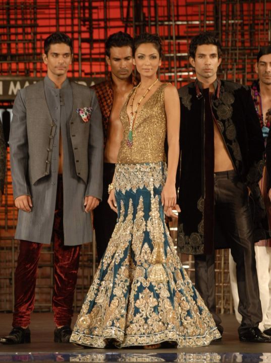 Live News: Fashion Designer Manish Malhotra Showcases his unique ...