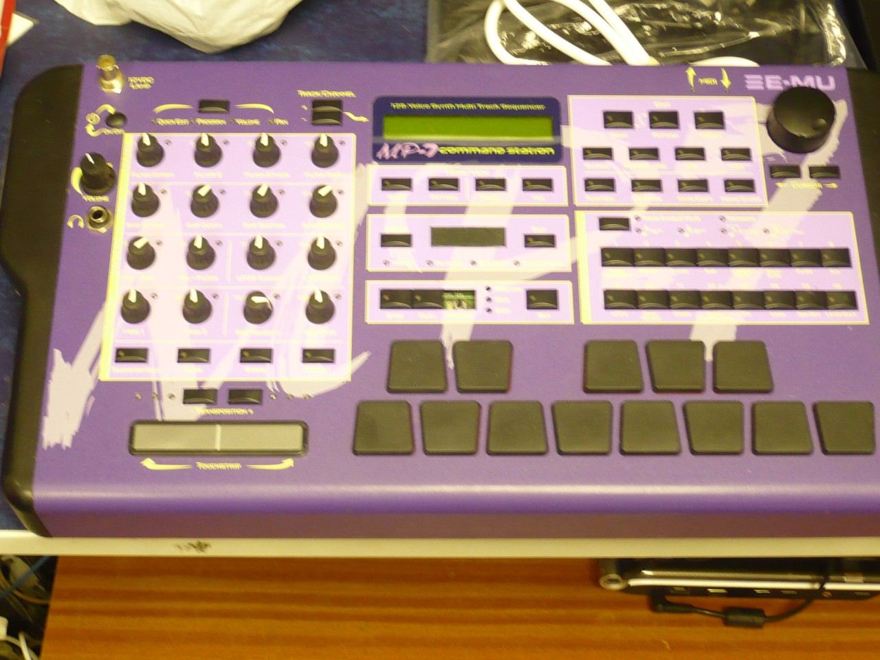 D R U M A C H I N E B O Y: E-MU MP7 command station...for sale!