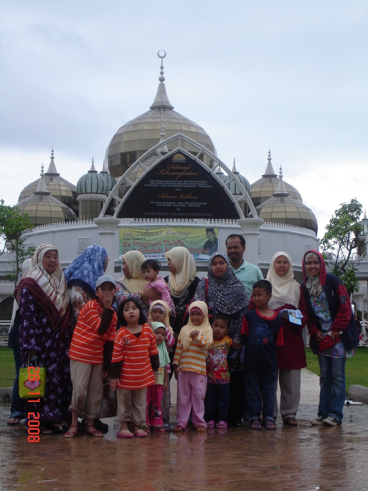 Header: Mengharung Musim Tengkujuh