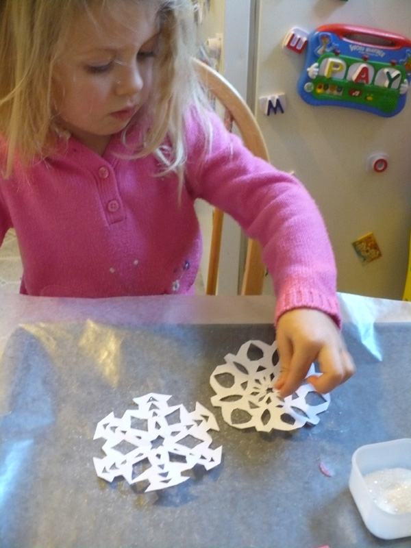 The Enchanted Tree: Snowday Snowflakes Tutorial.