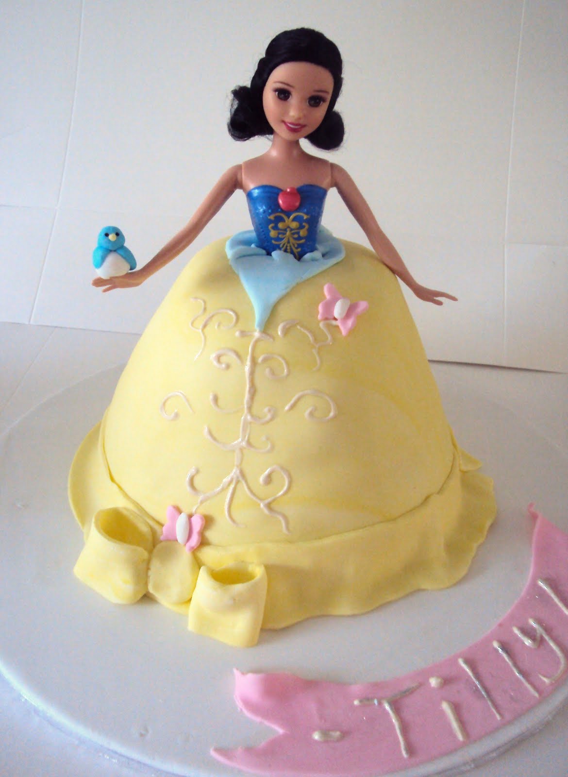 Flutterbye Cakes: Snow White Cake