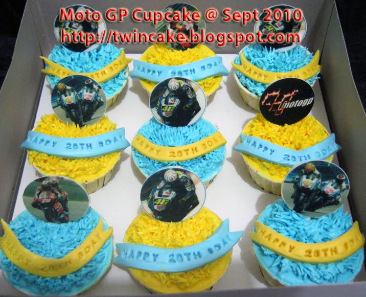Twincake: Moto GP Bday Cake & Cupcake on Tier