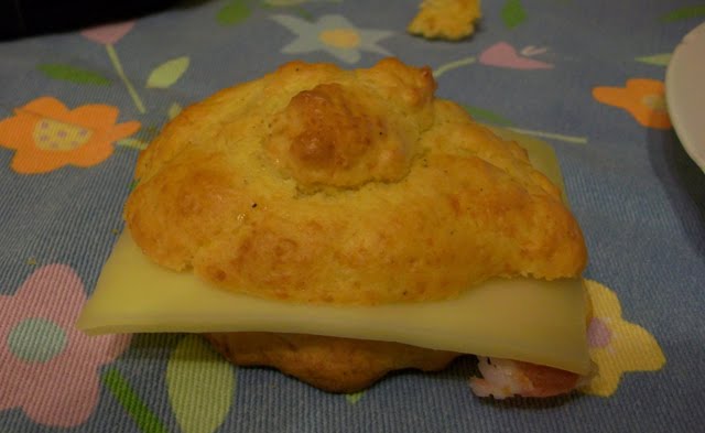 Focaccine Veloci al Rosmarino e Pepe da la casa di Betty su Akkiapparicette