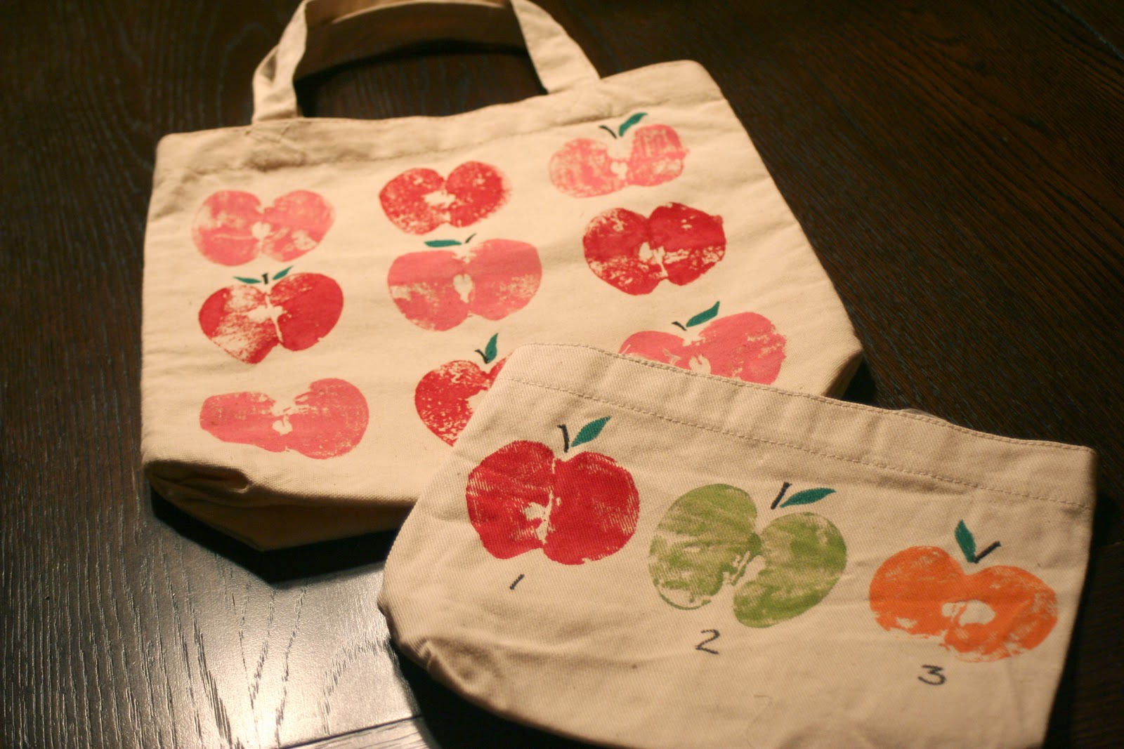 Little Page Turners: Apples: Apple Prints