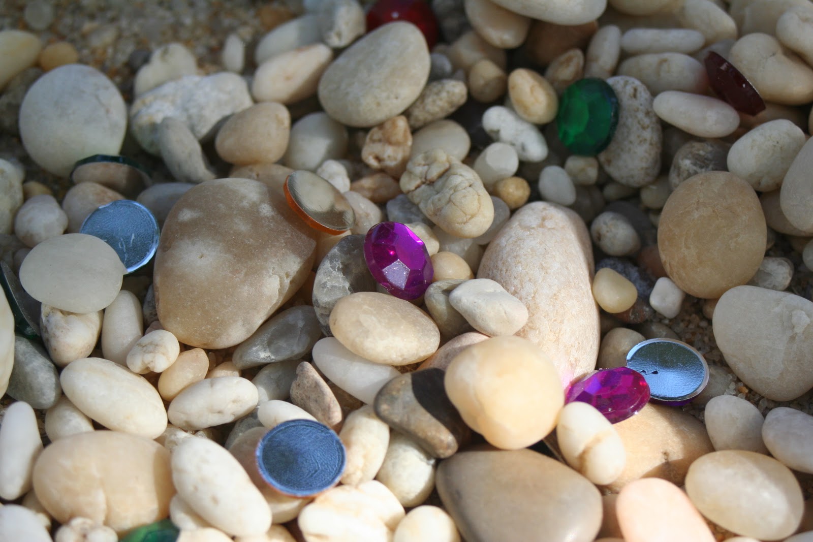 Little Page Turners: Pirates: Treasure Chest Sensory Bin & Color ...