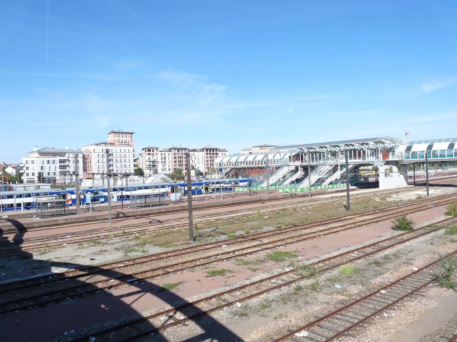 ADEVE: L'ancienne et la nouvelle gare de Massy-Palaiseau.