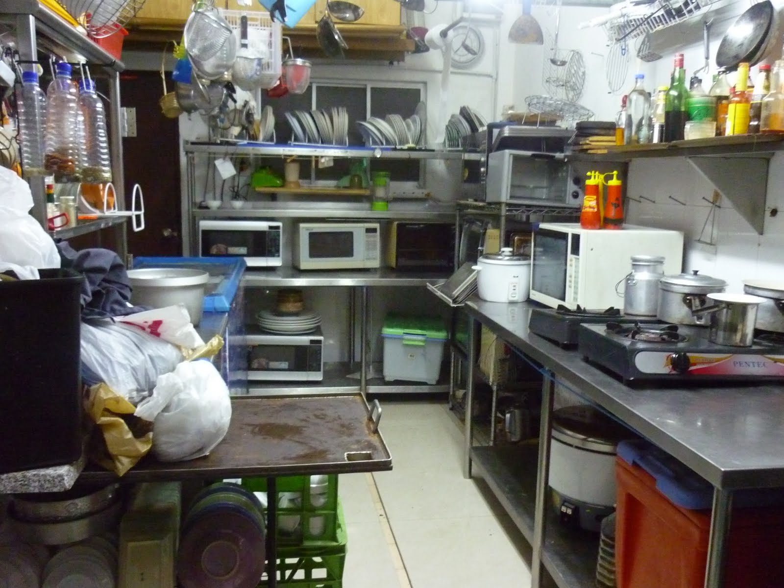 restaurant: Kitchen setup