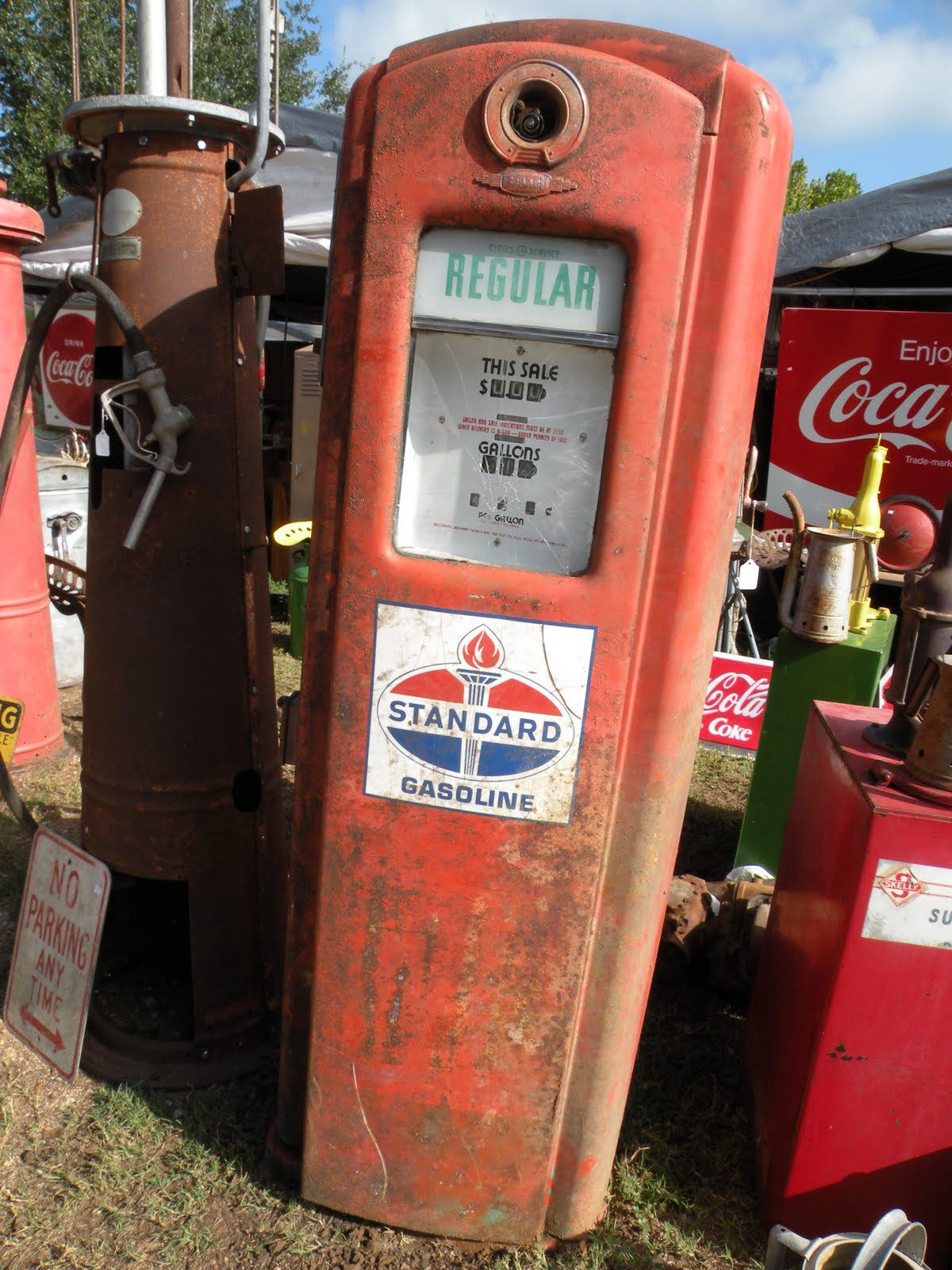 Second Hand Chicks: Round Top Round Up