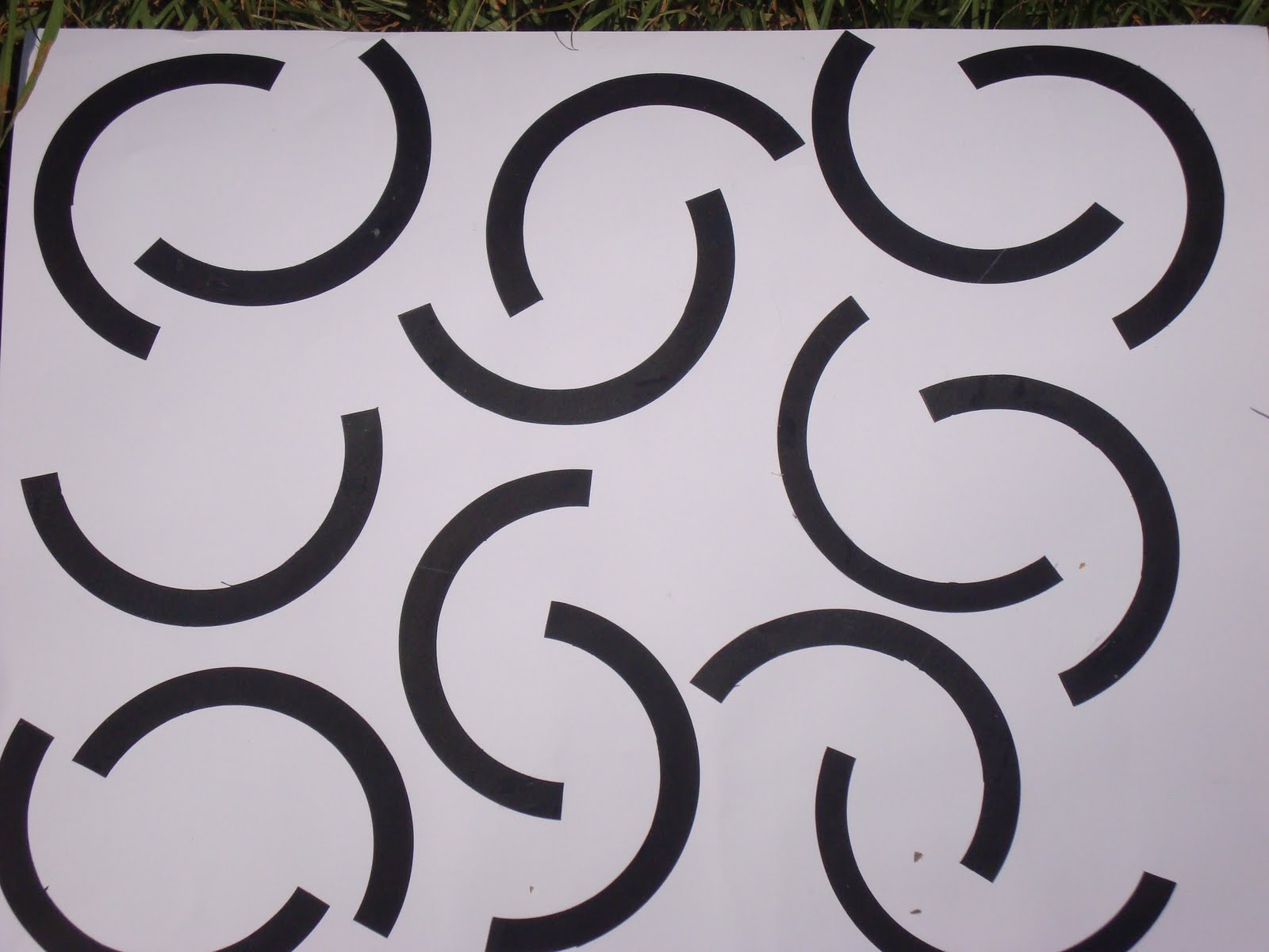 liz tena: composicion de 20 lineas quebradas y 20 lineas en curva