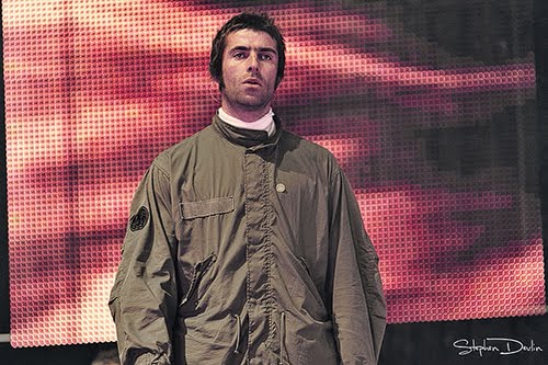 BURNAGEBYBURNAGE: Oasis bajo el lente de Stephen Devlin