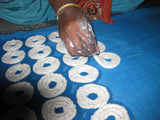 Divya's Recipes: Sakinalu / Chakinalu /Chuppulu or Chekkilalu (Rice ...