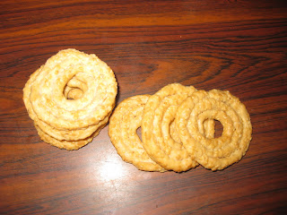 Divya's Recipes: Sakinalu / Chakinalu /Chuppulu or Chekkilalu (Rice ...