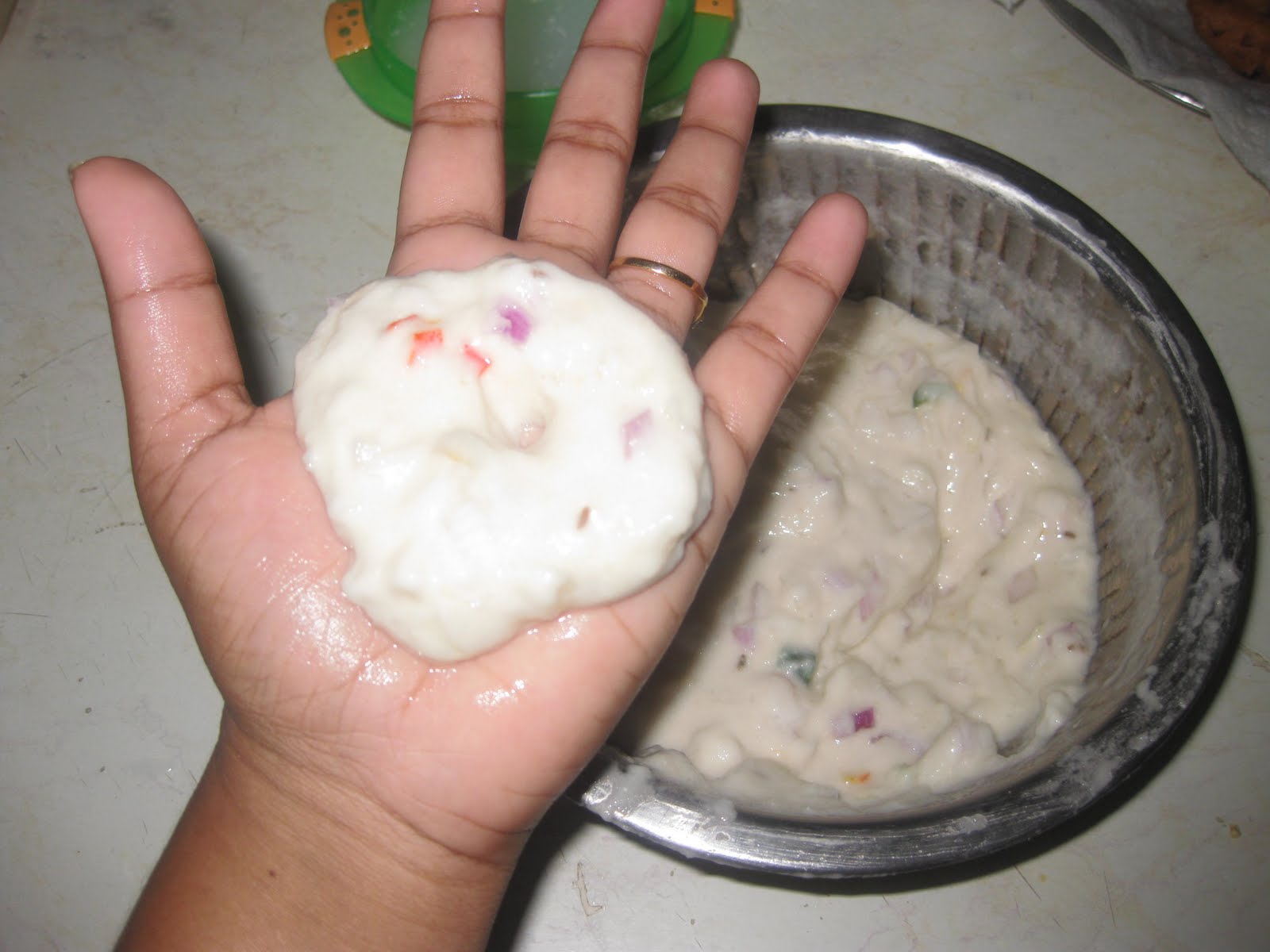 Divya's Recipes: Ulli Garelu / Medu Vada