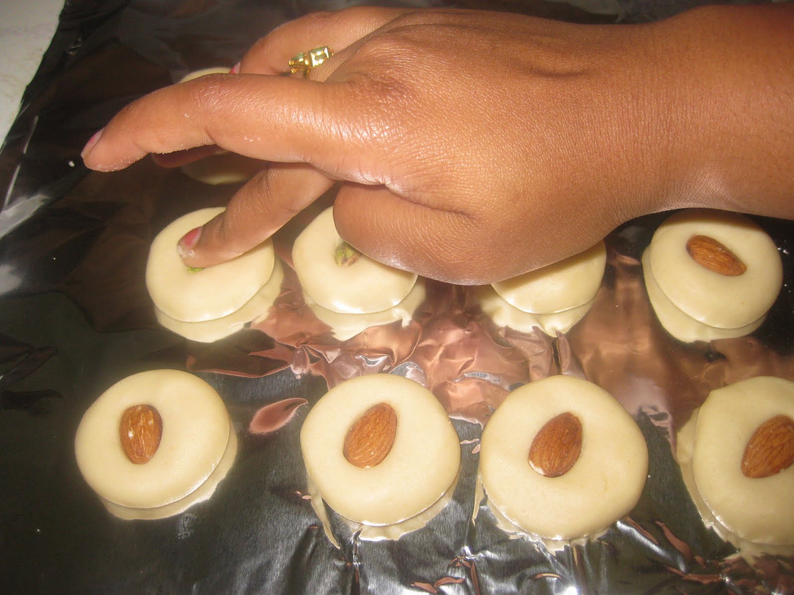 Divya's Recipes: Nankhatai / Indian Butter Cookie