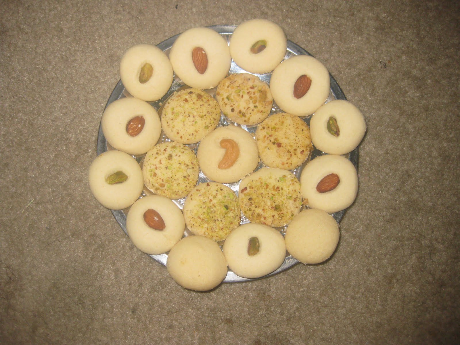 Divya's Recipes: Nankhatai / Indian Butter Cookie