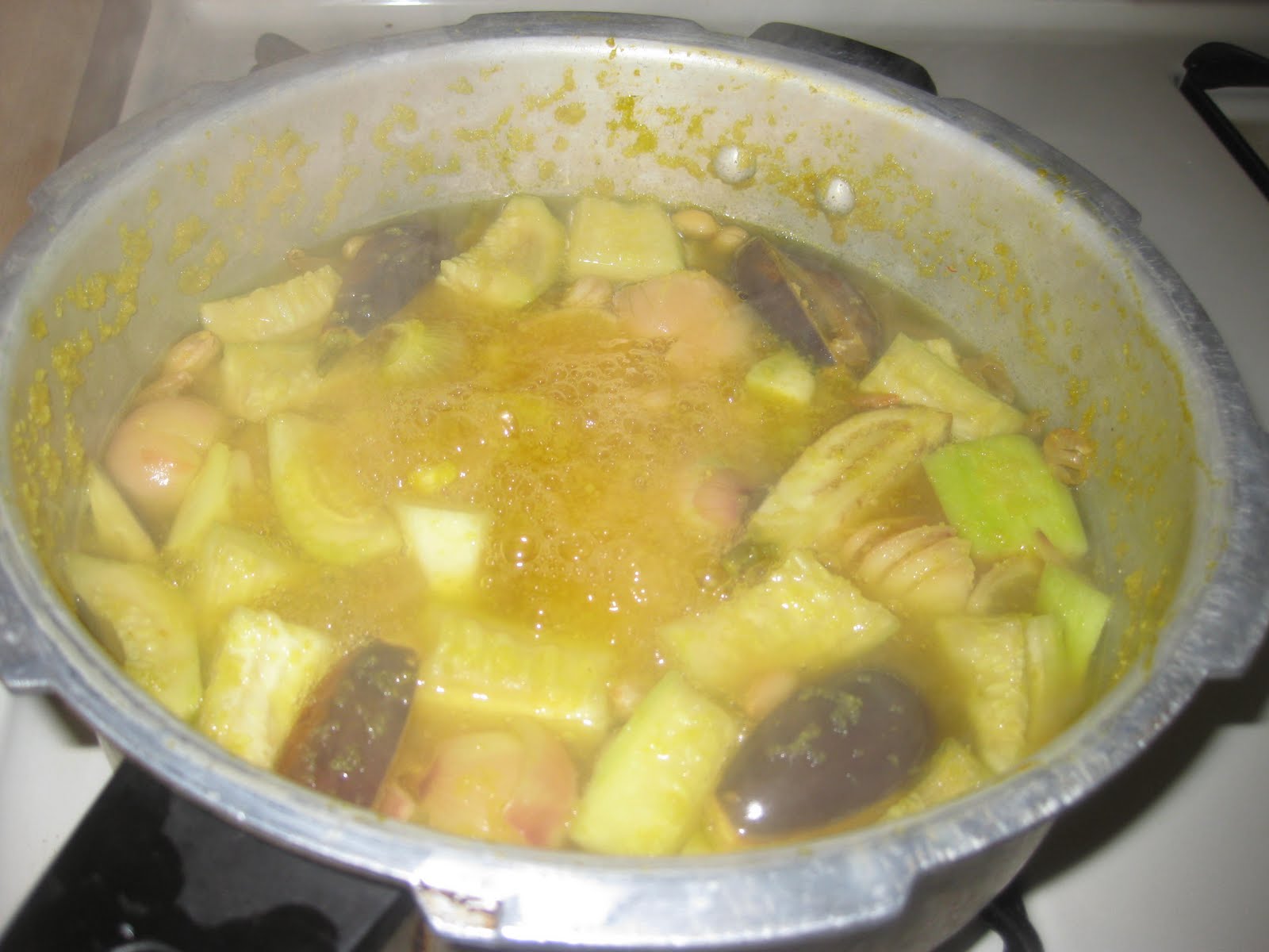 Divya's Recipes: Vegtables Pulusu / Mixed Vegetable Stew