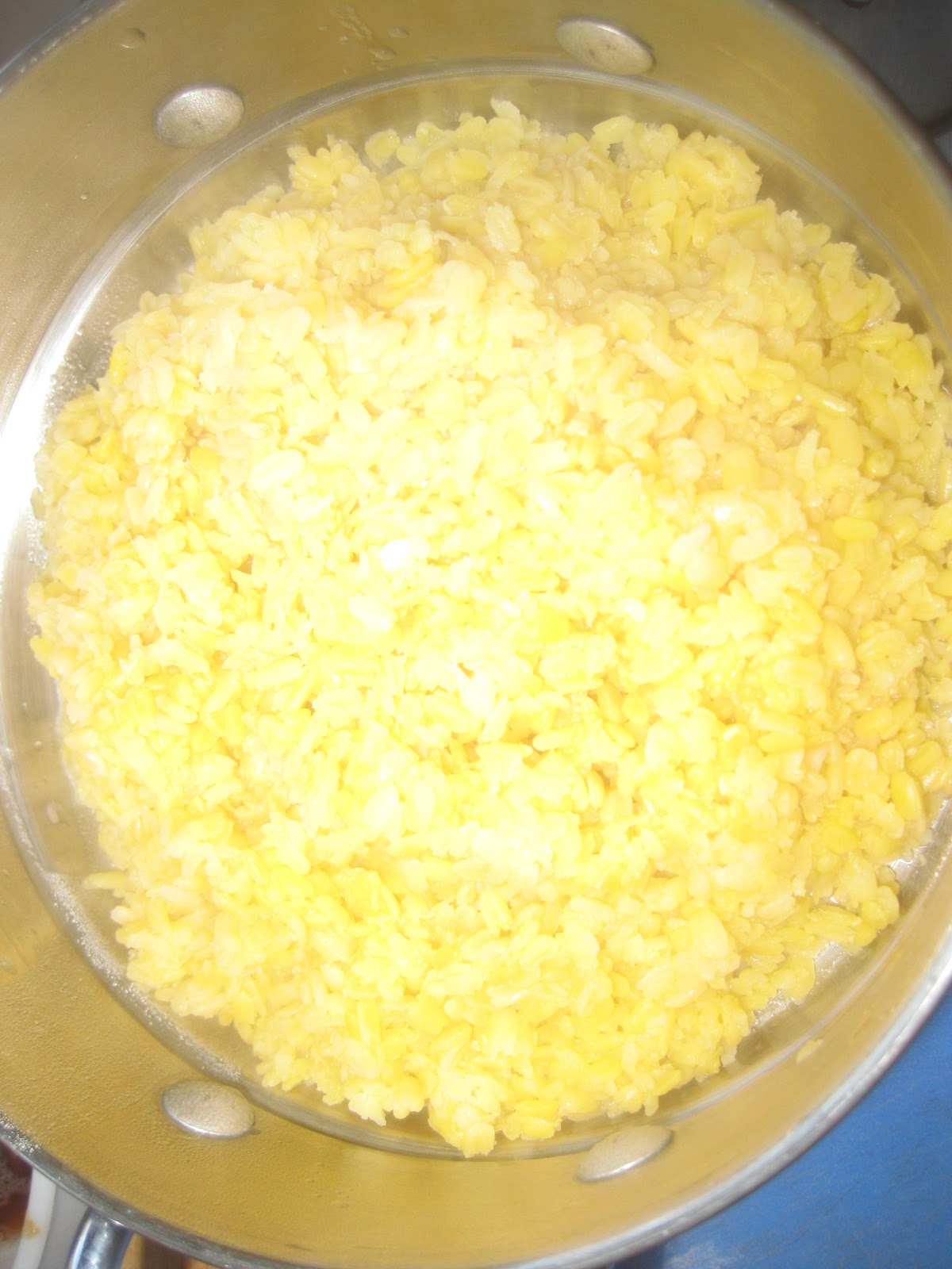 Divya's Recipes: Bobbatlu / Bhakshalu / Obbatu / Puran Poli