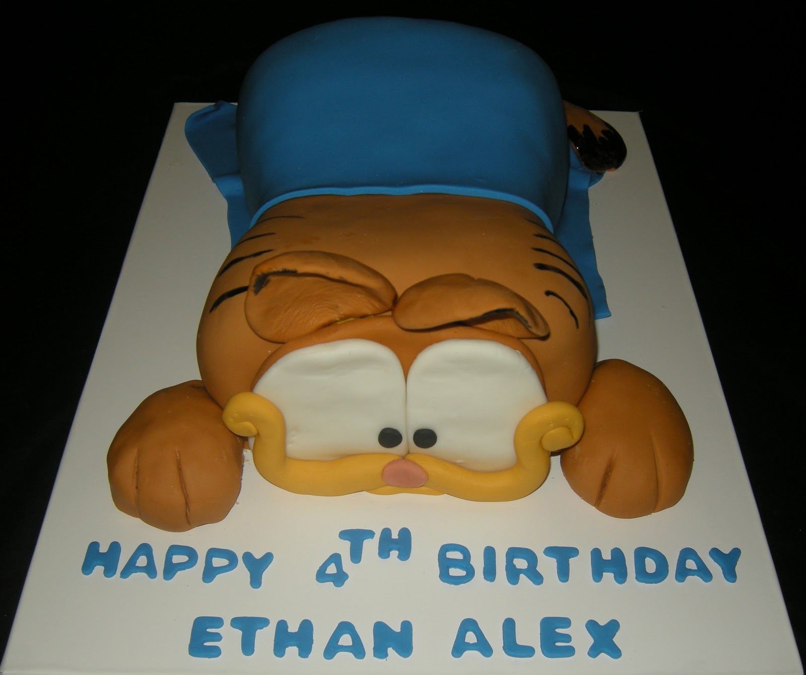 Harshi's Cakes & Bakes: The Garfield Cake
