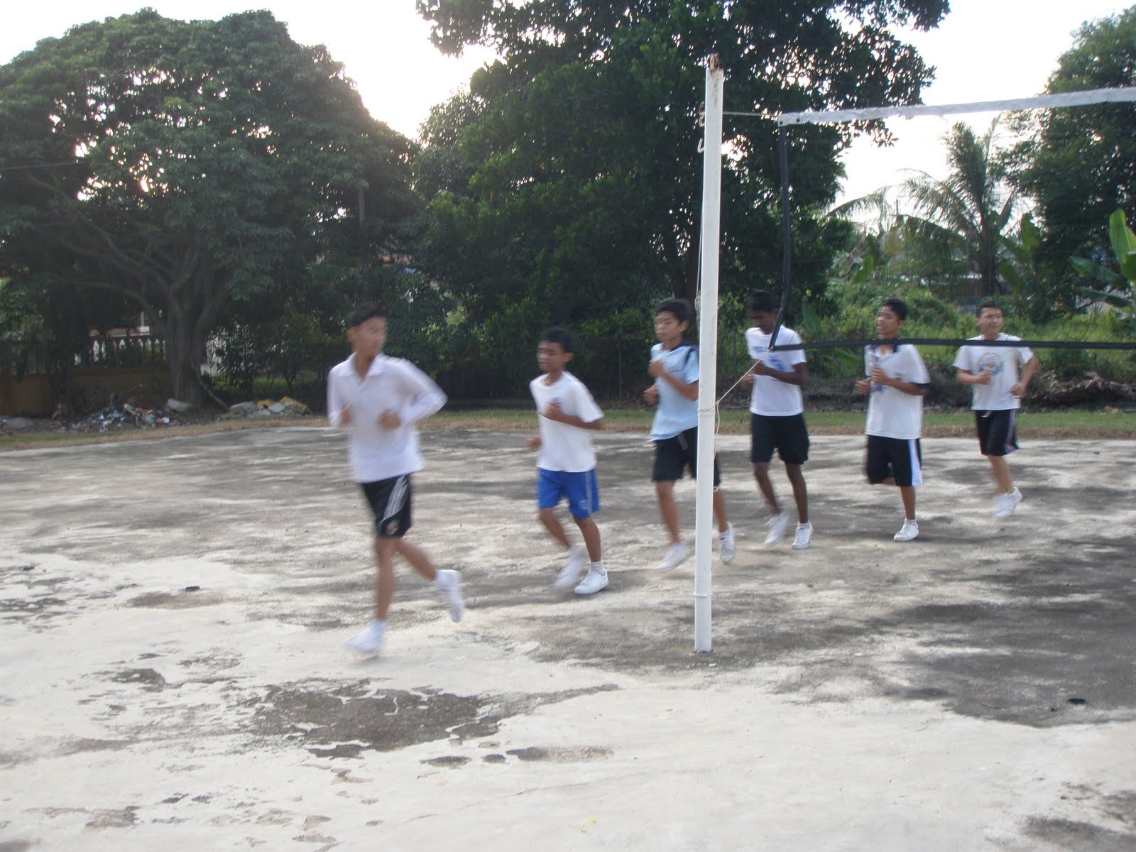 SMK BAHAU, JALAN ROMPIN, 72100 BAHAU: Laporan Kelab Bola Tampar SMB 2010