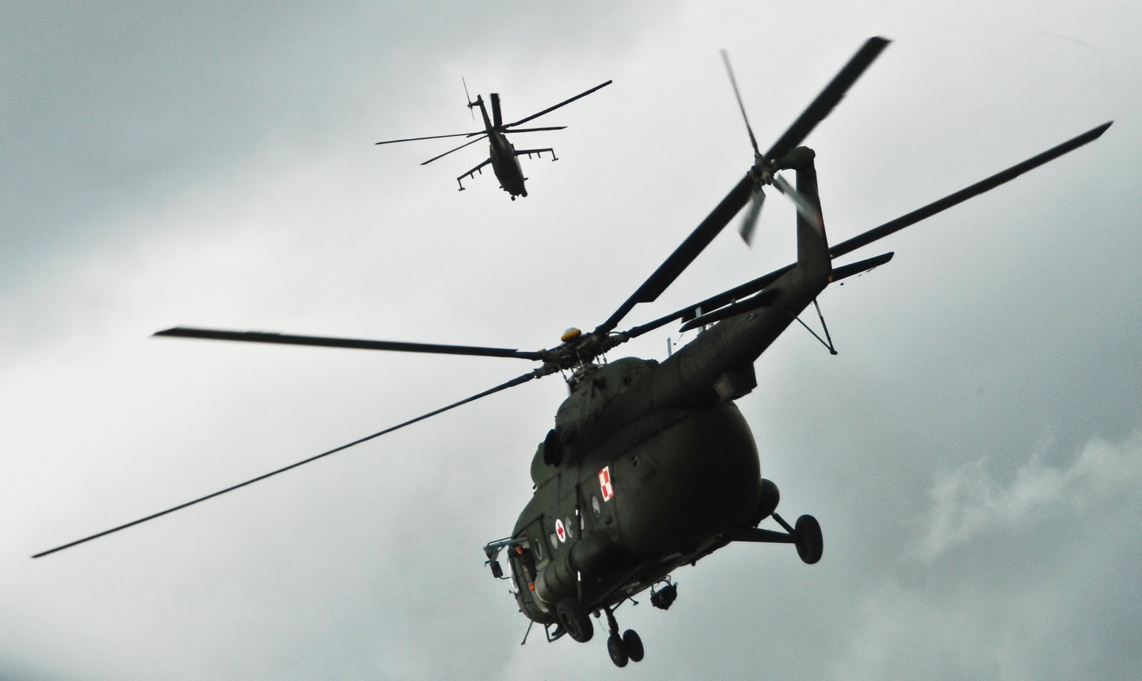 W-wa Jeziorki: Defence show helicopters in action