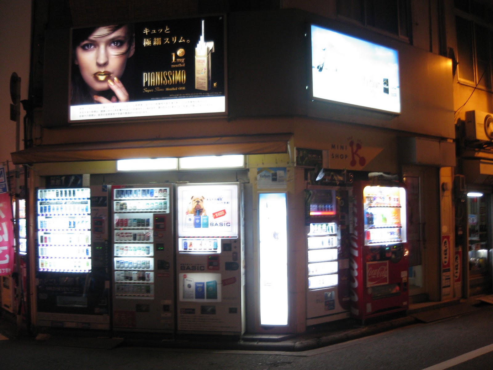 Culture and tradition from Japan: Vending machines at night