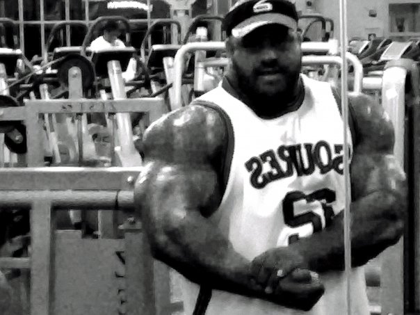 LA PERFECTION FAITE HOMME: GUY MONTEFIORE SHAFFER 01/02