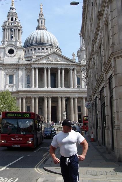 LA PERFECTION FAITE HOMME: BRAD HOLLIBAUGH 05/08