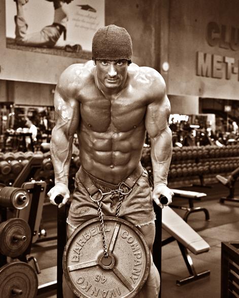 LA PERFECTION FAITE HOMME: DAN DECKER 02/09