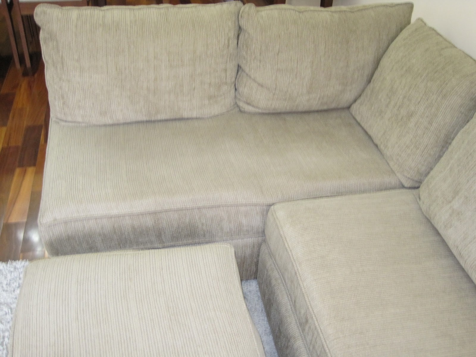 Garage Sale: Sofá Plenitude Design ==> VENDIDO! Garage Sale: Sofá Plenitude Design ==> VENDIDO!