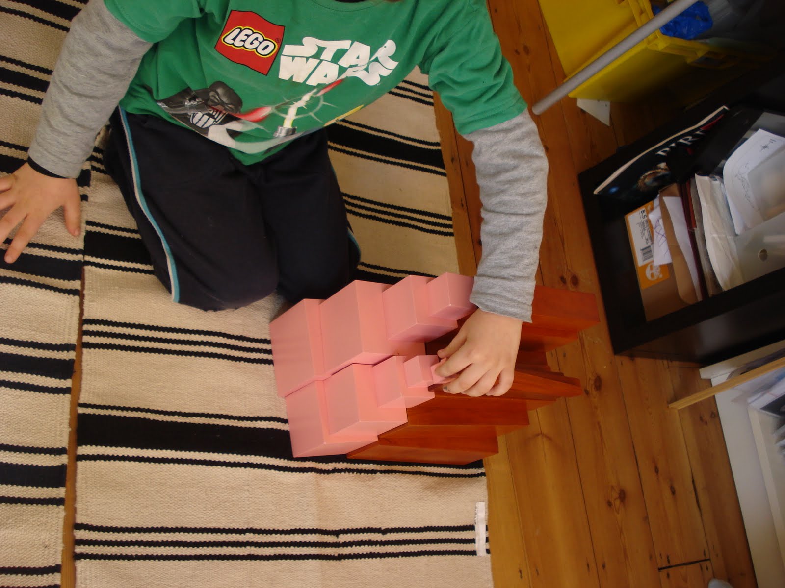 THE LEARNING ARK - Elementary Montessori : Pink tower and broad stair