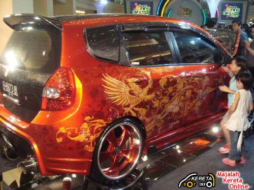 SukeKereta: TRUE EXTREME MODIFIED HONDA JAZZ CUSTOM BODYKIT MODIFICATION