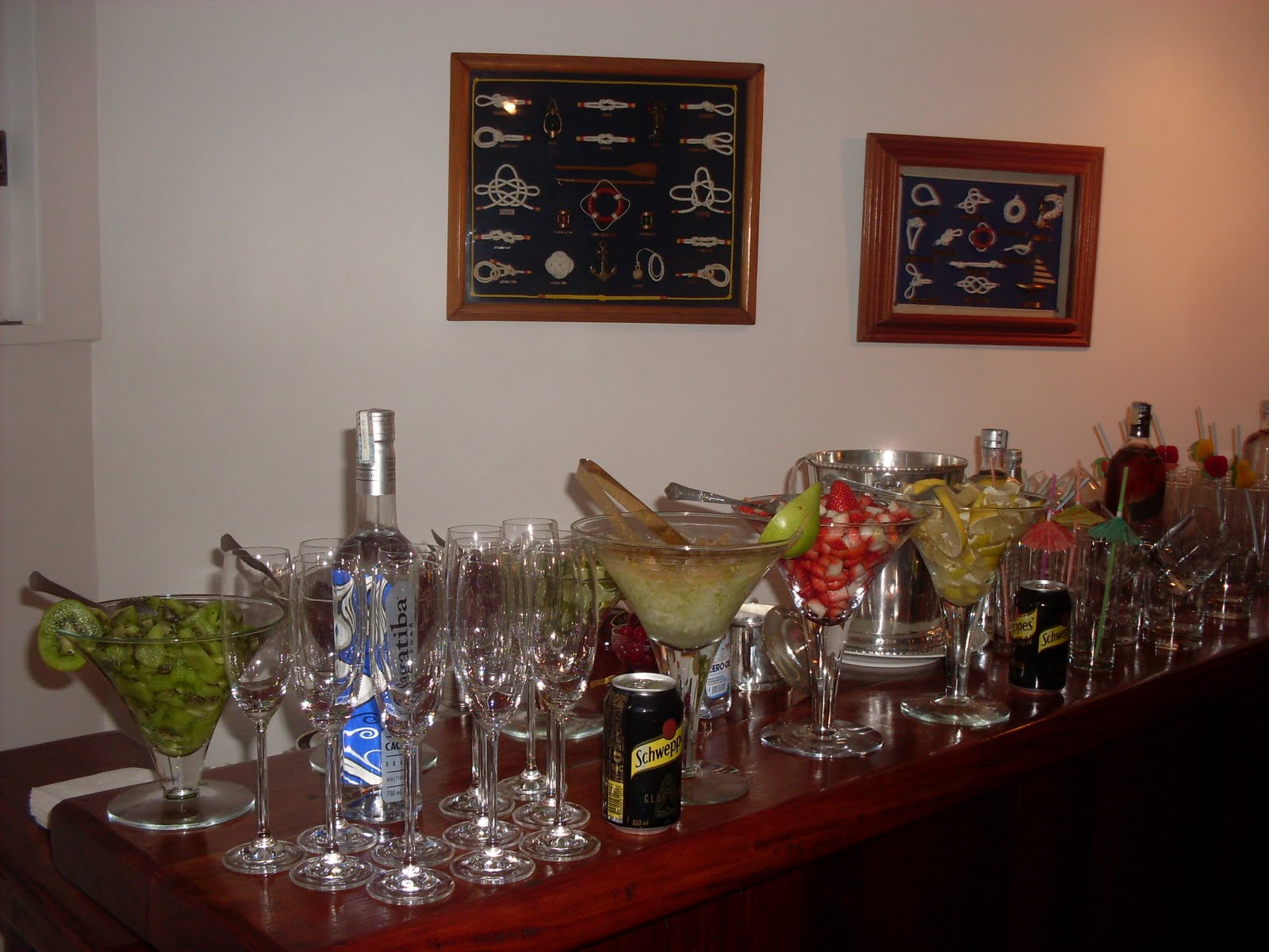 LÚCIA BUFFET - Festas e Eventos: Evento Bar com Mesa Montada