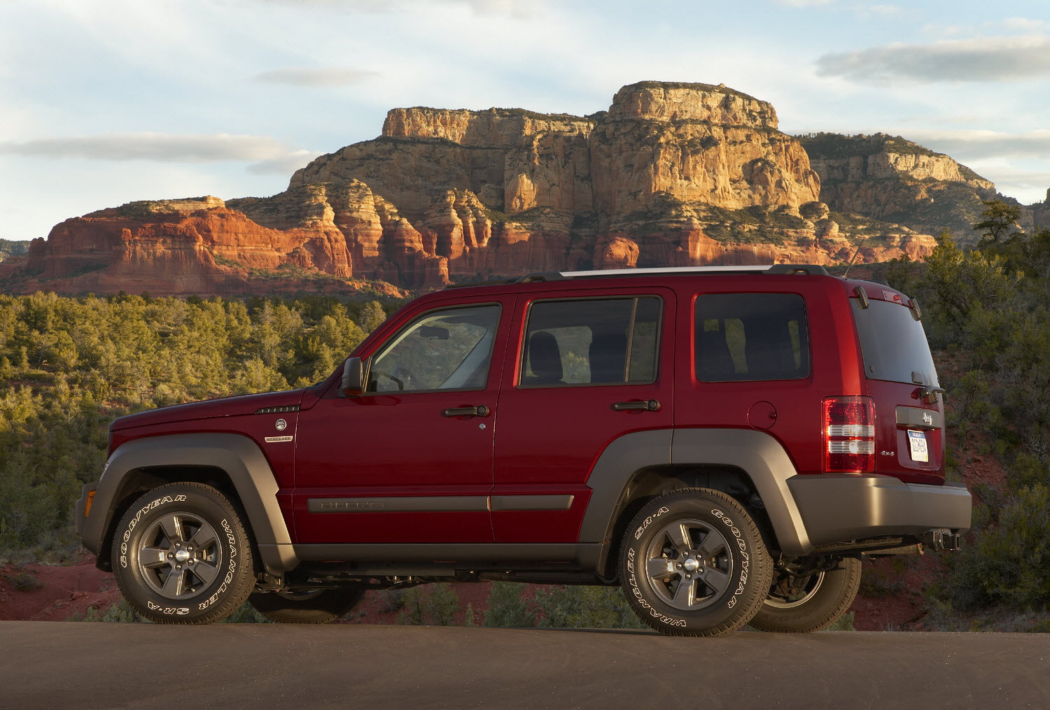 picture automotive: 2011 Jeep Grand Cherokee Overland Summit and Jeep ...