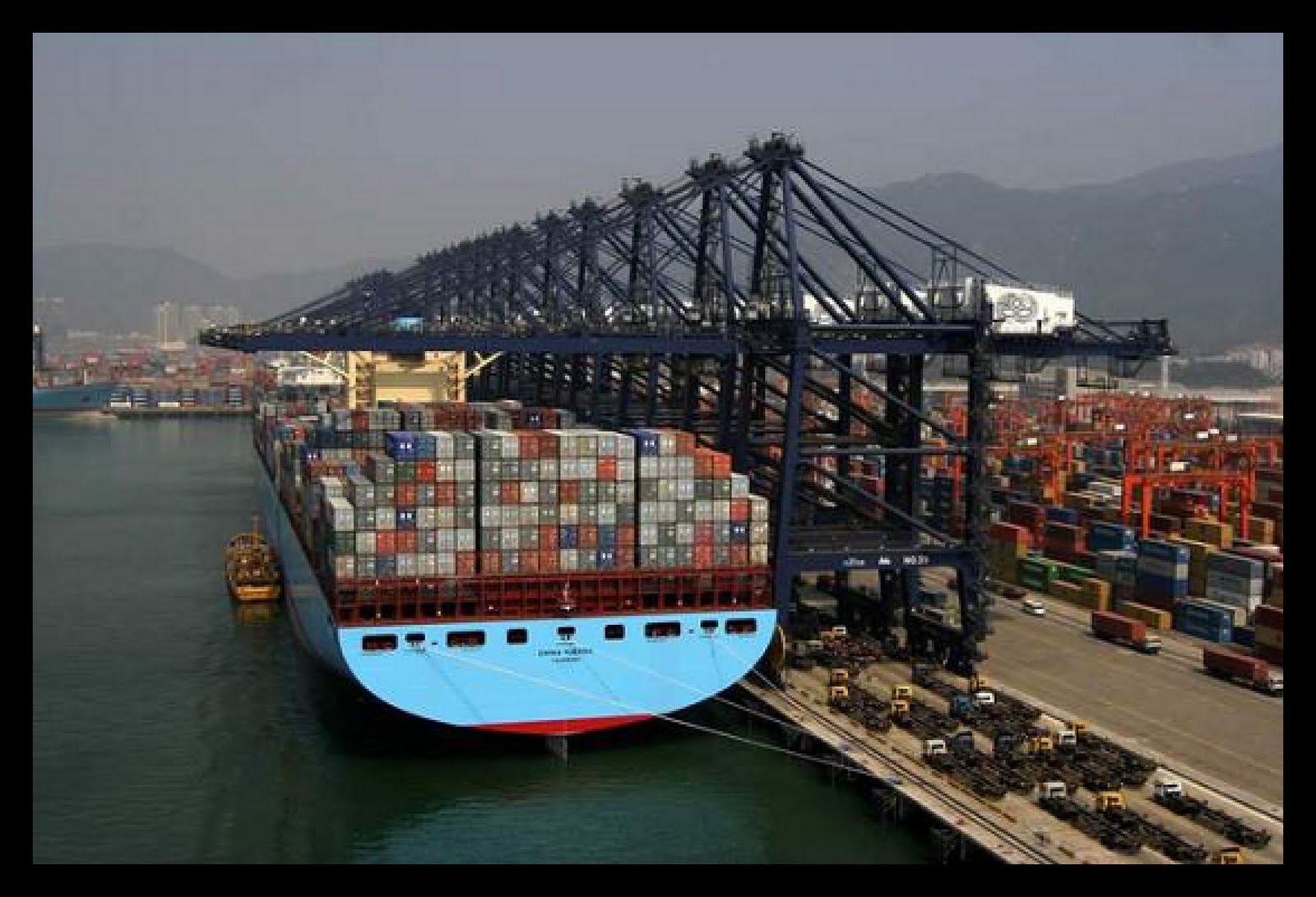 www.bitsandpeaces.com: The Emma Maersk