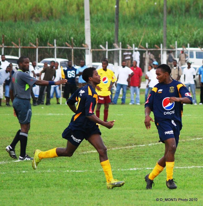 MC FOOTBALL: Munro brace for STETHS