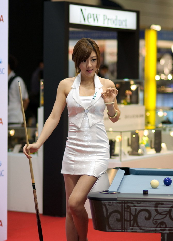 Hwang Mi Hee Playing Pool ~ Men In Blog 1088