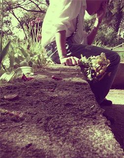 მზე იმალებოდა ზღვის ლამაზ ტალღებში...