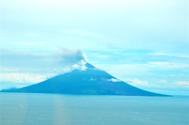 Malum Nalu: Volcano erupts on Manam Island