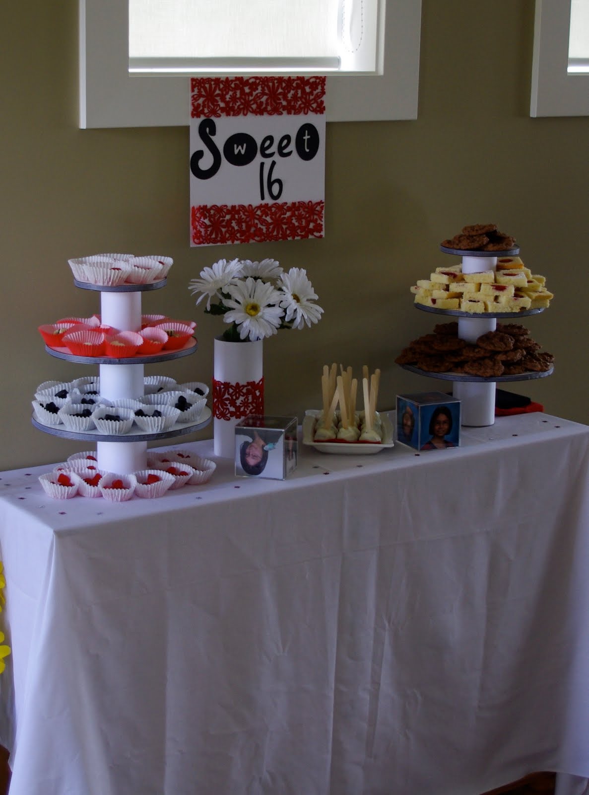 Creative "Try"als: Homemade Cake and Candy Stand for Sweet 16 Party