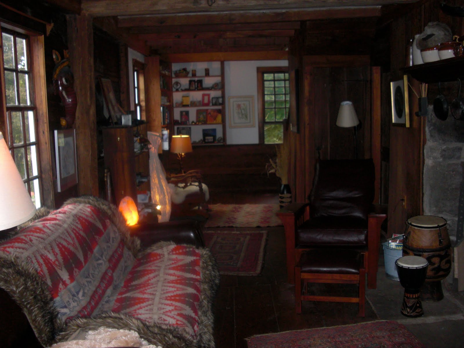 SHADLE FARM: THE ELEGANCE OF THE "LONG ROOM" IN THE MAIN FARMHOUSE