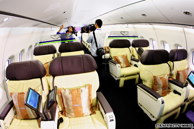 AIRKRANE - Aviação e Espaço - Aviation and Space News: COMAC apresenta ...