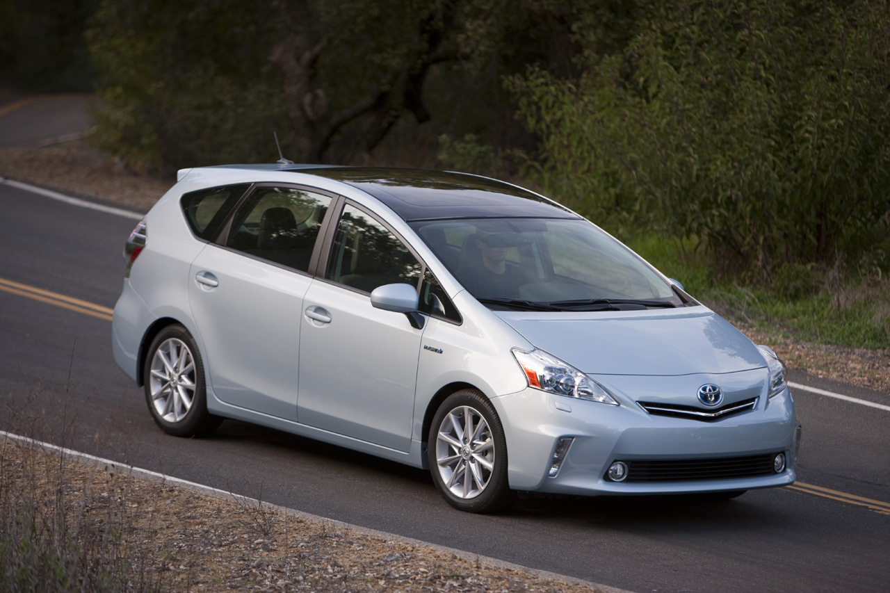 Car Trend Magazine: 2012 Toyota Prius V Photo Gallery