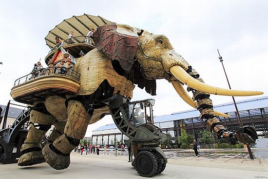 Amazing Mechanical Elephant | ZoomPic