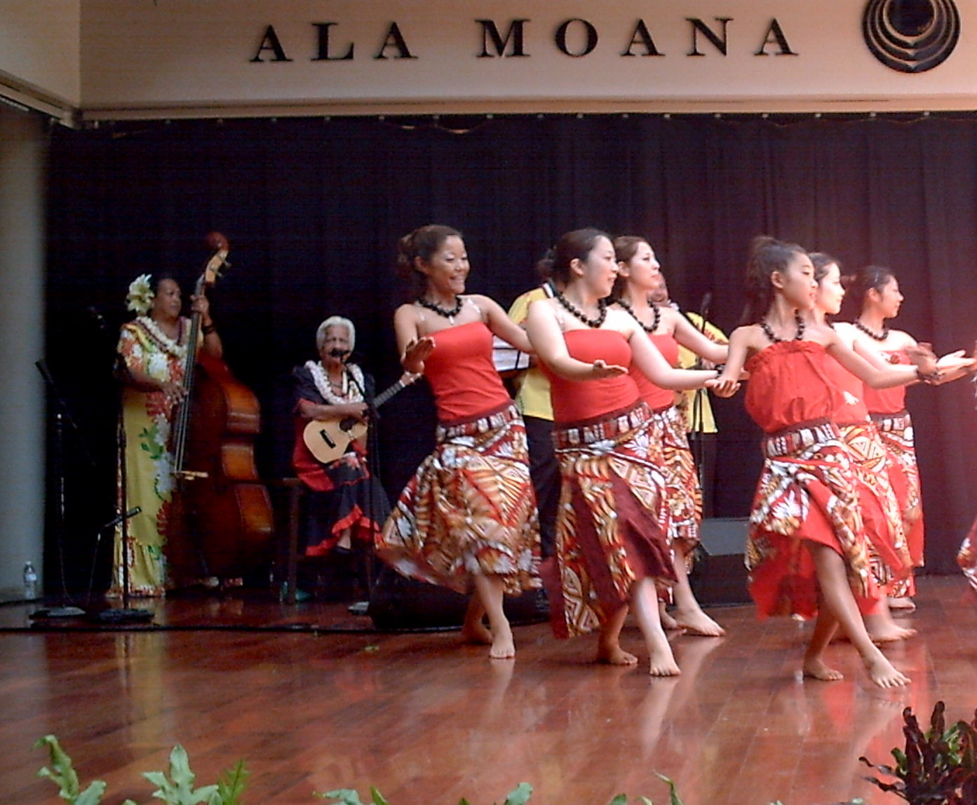 The Dance Connection: Hula Dancers @Ala Moana Centerstage