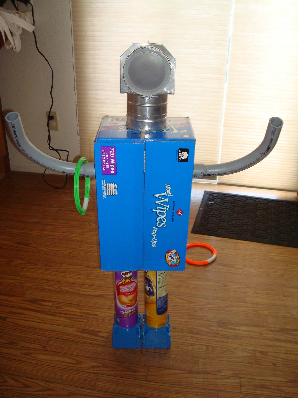 Nifty Thrifty & Thriving: Ring Toss Robot