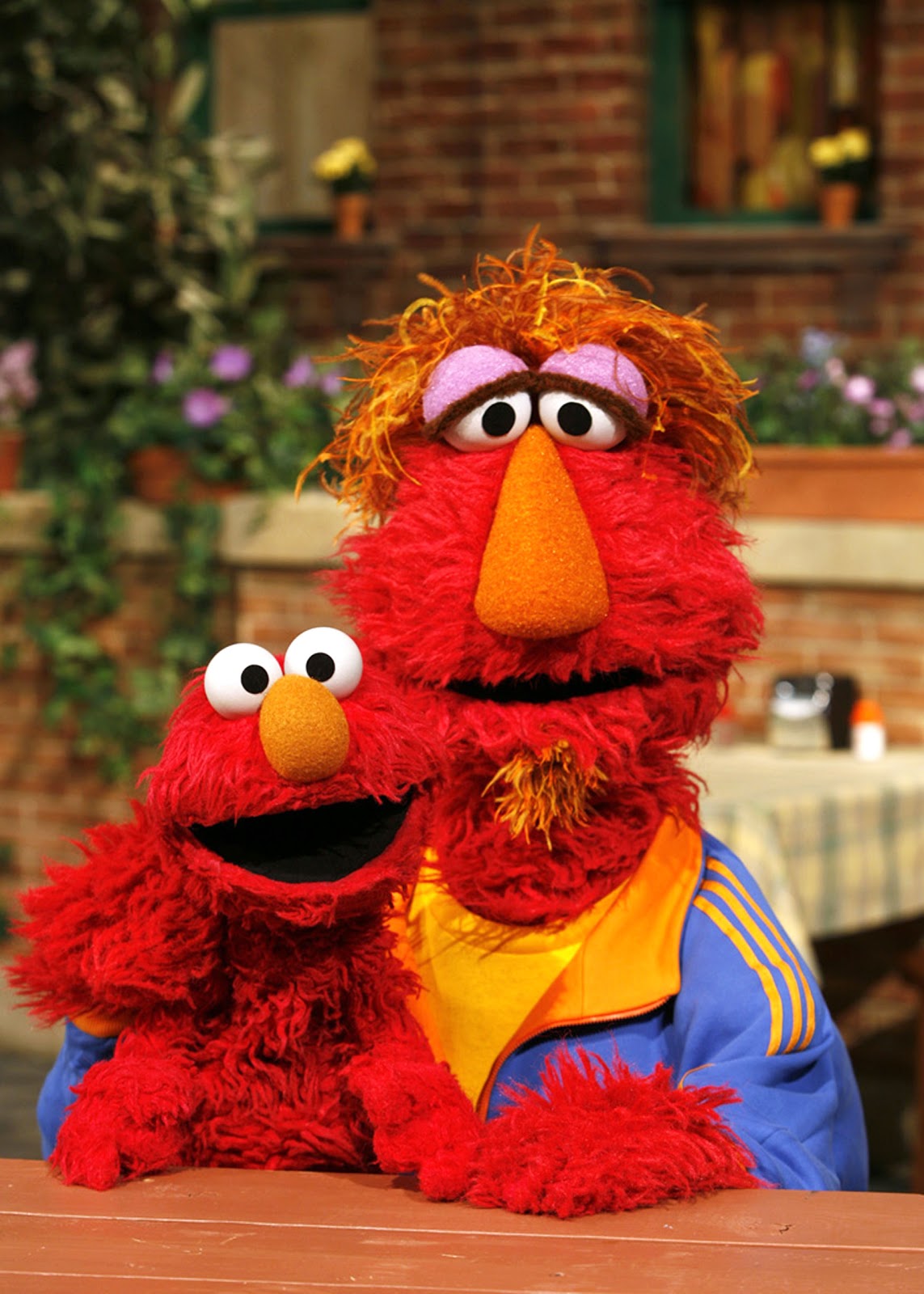 cats and cake: Elmo has a dad??