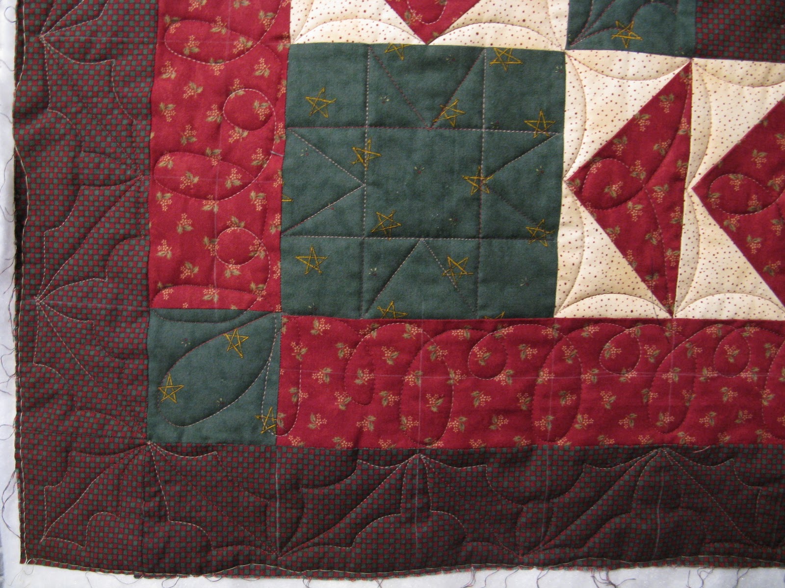 Country Garden Quiltworks Christmas Tree Skirt country-garden-quiltworks-christmas-tree-skirt