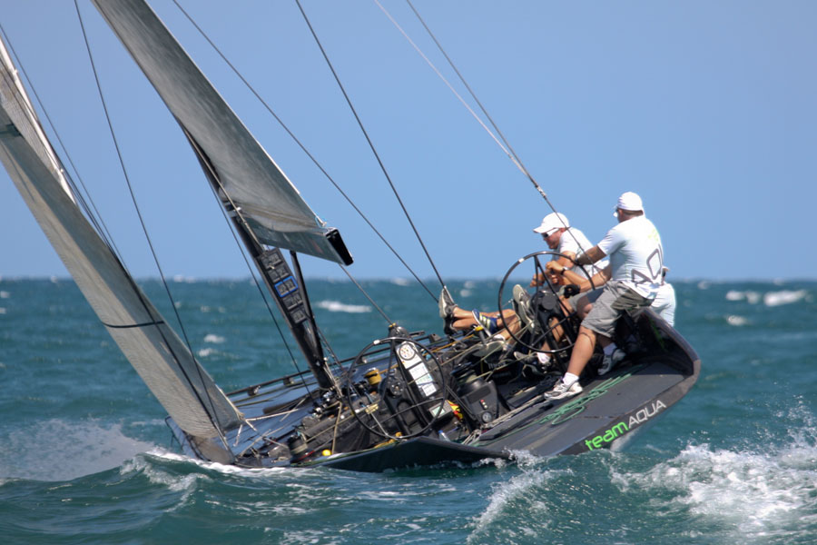 Juanpa Cadario: RC44 en Valencia, Team Aqua lidera las regatas de flota