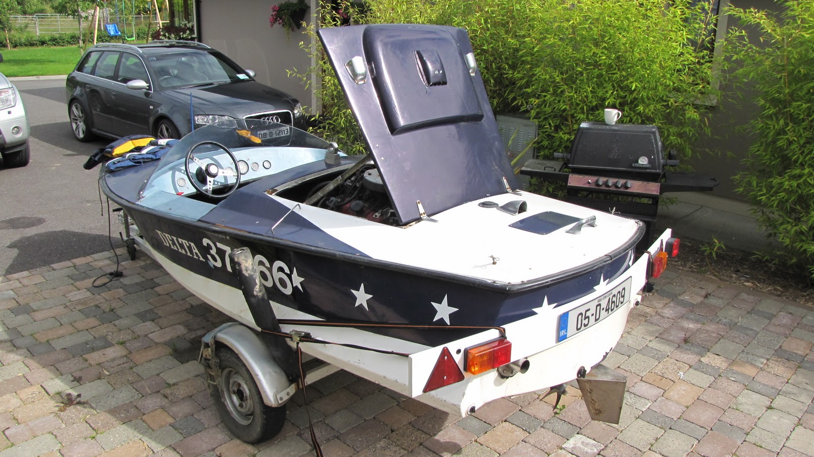 Delta V4 Speed Boat: Classic Delta Speed Boat