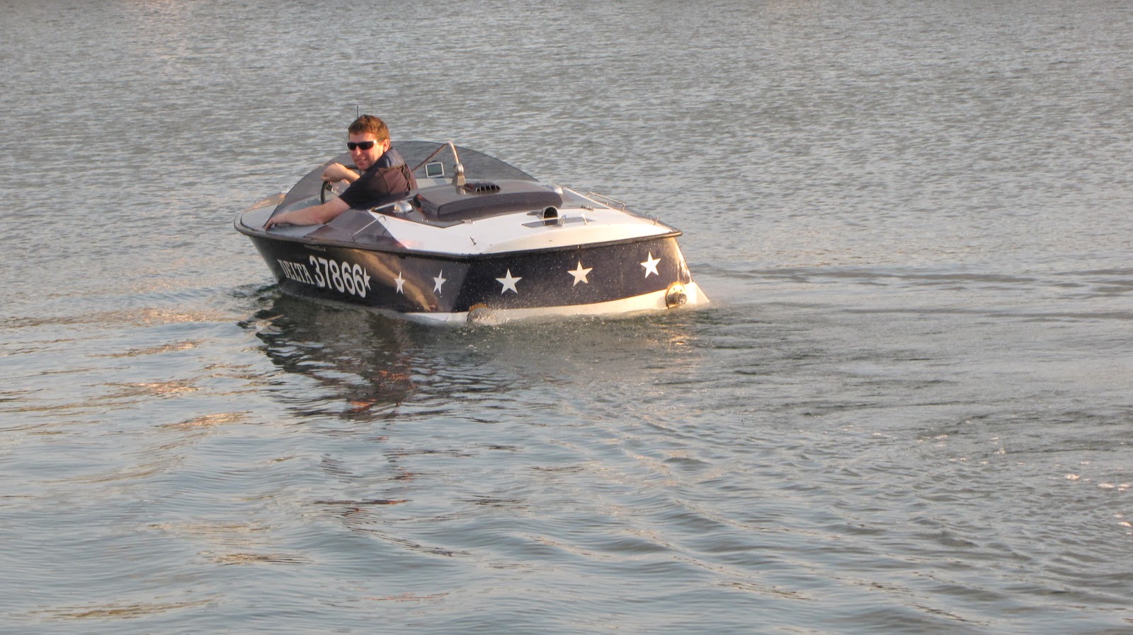 Delta V4 Speed Boat: Classic Delta Speed Boat